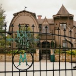 This Replica of 'The Munsters' House is Creepy and Amazing | RISMedia ...