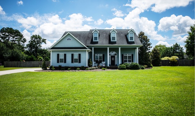 Should You Get a Home With a Yard? Consider These 3 Things First ...